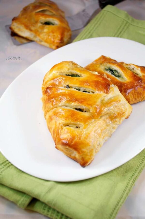 Πιτακια με Σπανακι και Τυρι Μπρι - Mygreekitchen